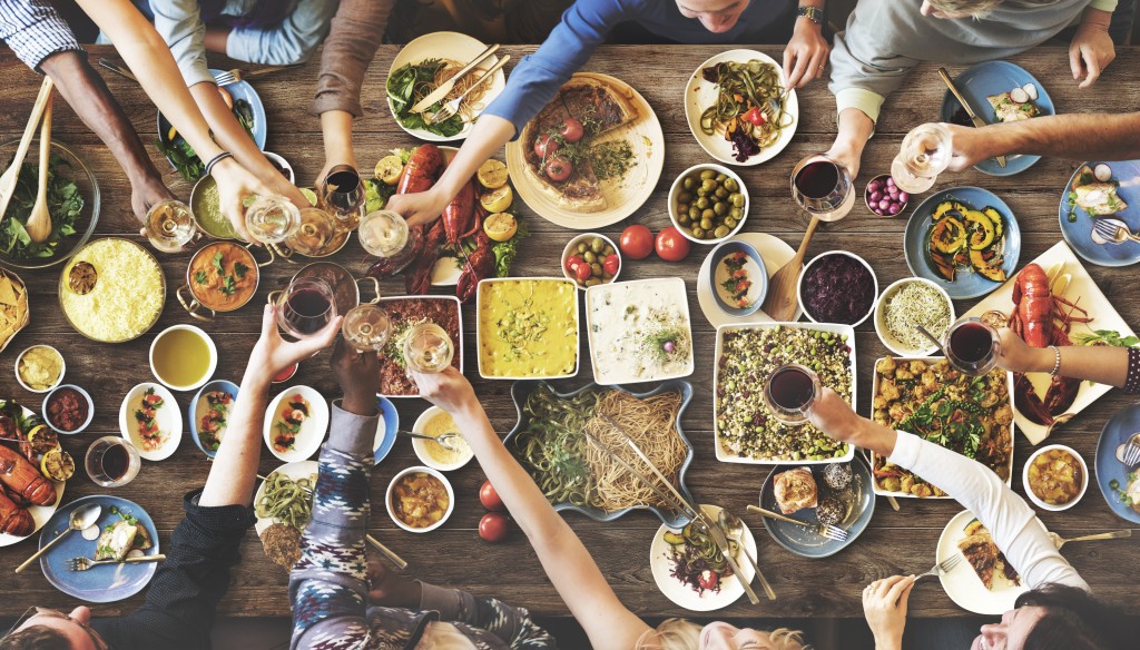 Simple and Hassle-Free Ways to Plan a Dinner for a Crowd